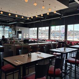 Blaxton Chicoutimi - Menus, Hours & Reviews - RestoQuebec.ca