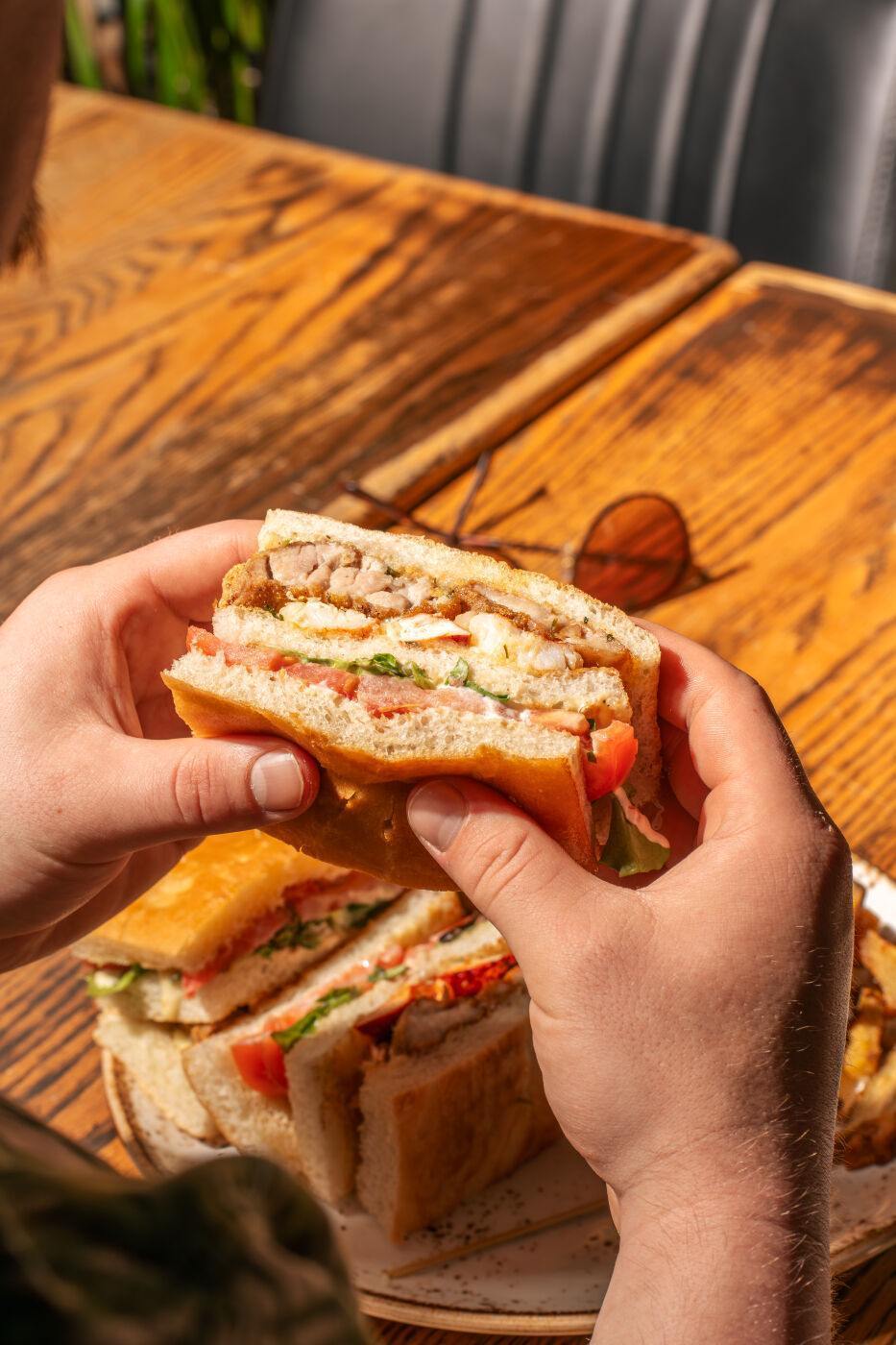 Quebec Open Late Restaurants | Updated November 2025 - RestoQuebec.ca