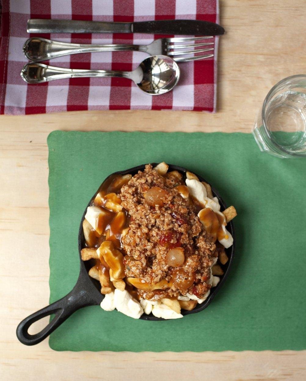 Best Quebec Poutine Open Monday | Updated September 2025 - RestoQuebec.ca