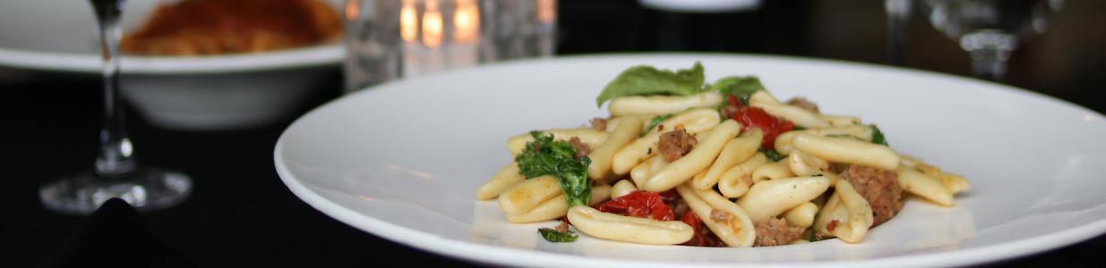 Le Toit Rouge - Restaurant Montréal - Menus, Heures & Avis - mis à jour ...