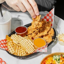 Poulet Royal Québec - Menu, avis & plus décembre 2025